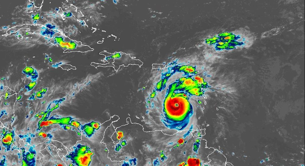 Huracán Beryl se fortalece aún más según el Centro Nacional de ...